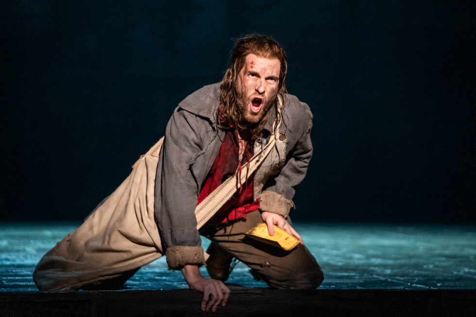 12_LES_MIS_TOUR_2022_S_1229_Nick Cartell as Jean Valjean_Photo by ...